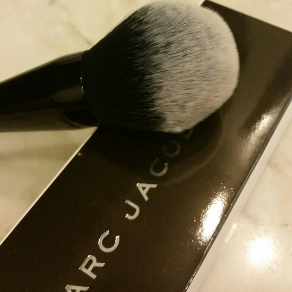 Marc Jacobs | Makeup | Marc Jacobs The Bronze 2 Bronzer Powder Brush ...